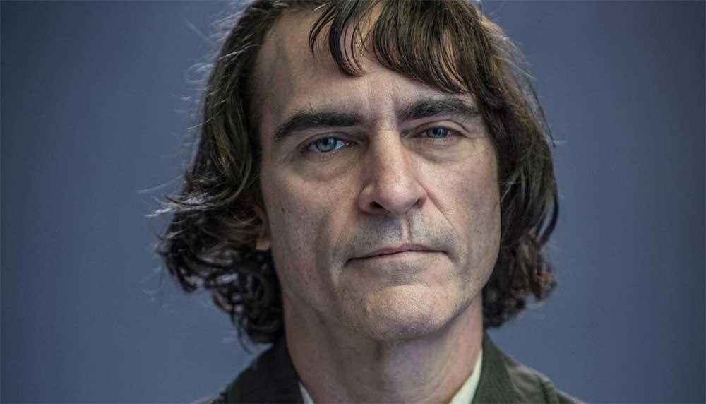 Nieuwe Joker Joaquin Phoenix in vol ornaat is angstaanjagend - JFK