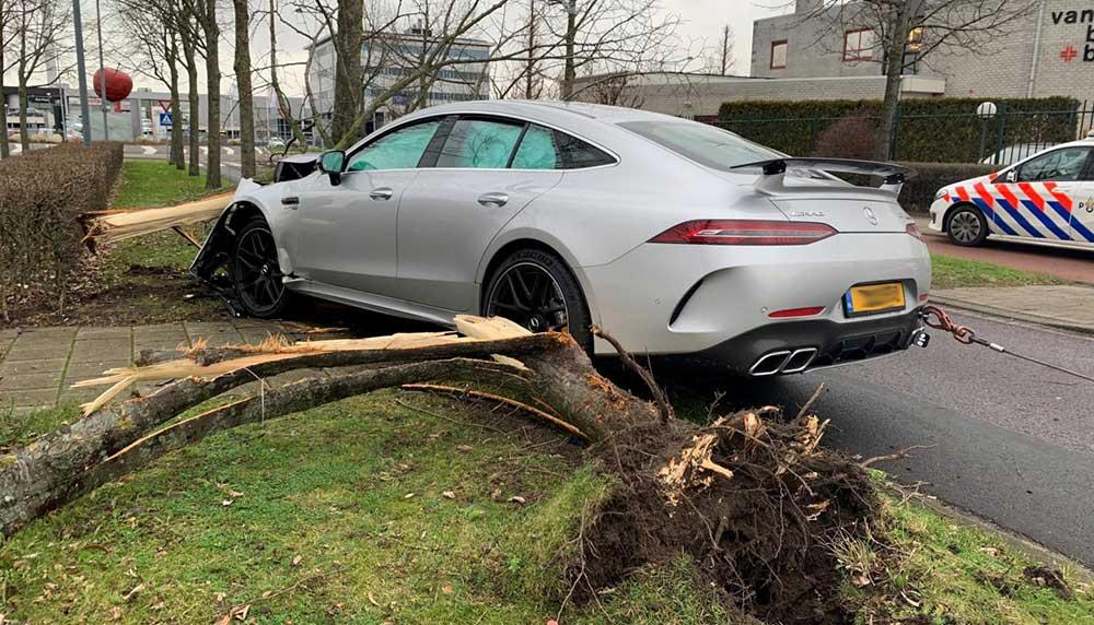 Mercedes-AMG GT 4-door crasht al na 5 dagen - JFK