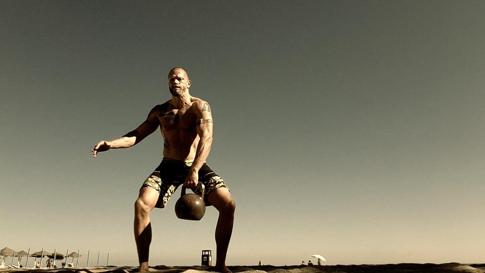 Met deze kettlebell workout ben je in no-time super fit - JFK