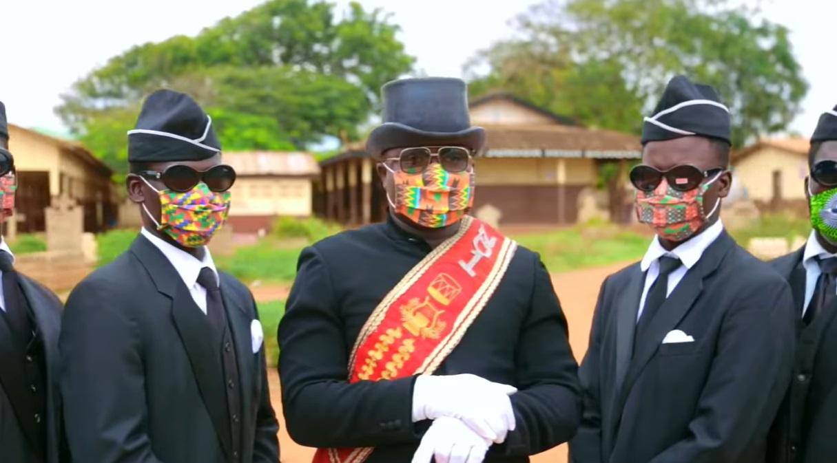Coffin Dance Crew komt met matching sokken en mondkapjes - JFK