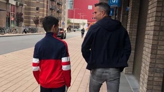 Zoon van Persie tekent eerste profcontact bij Feyenoord