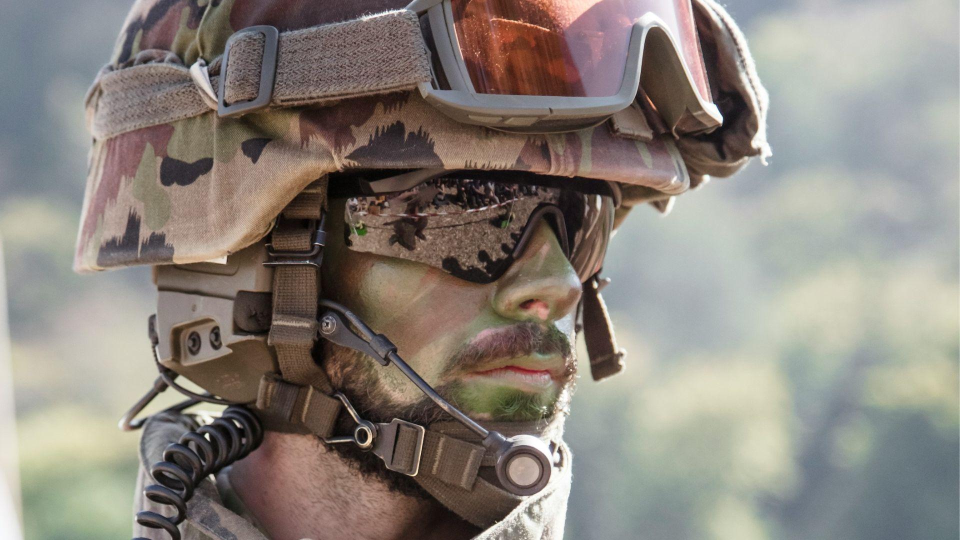 Zo sterk moet je zijn om bij Defensie te werken - JFK