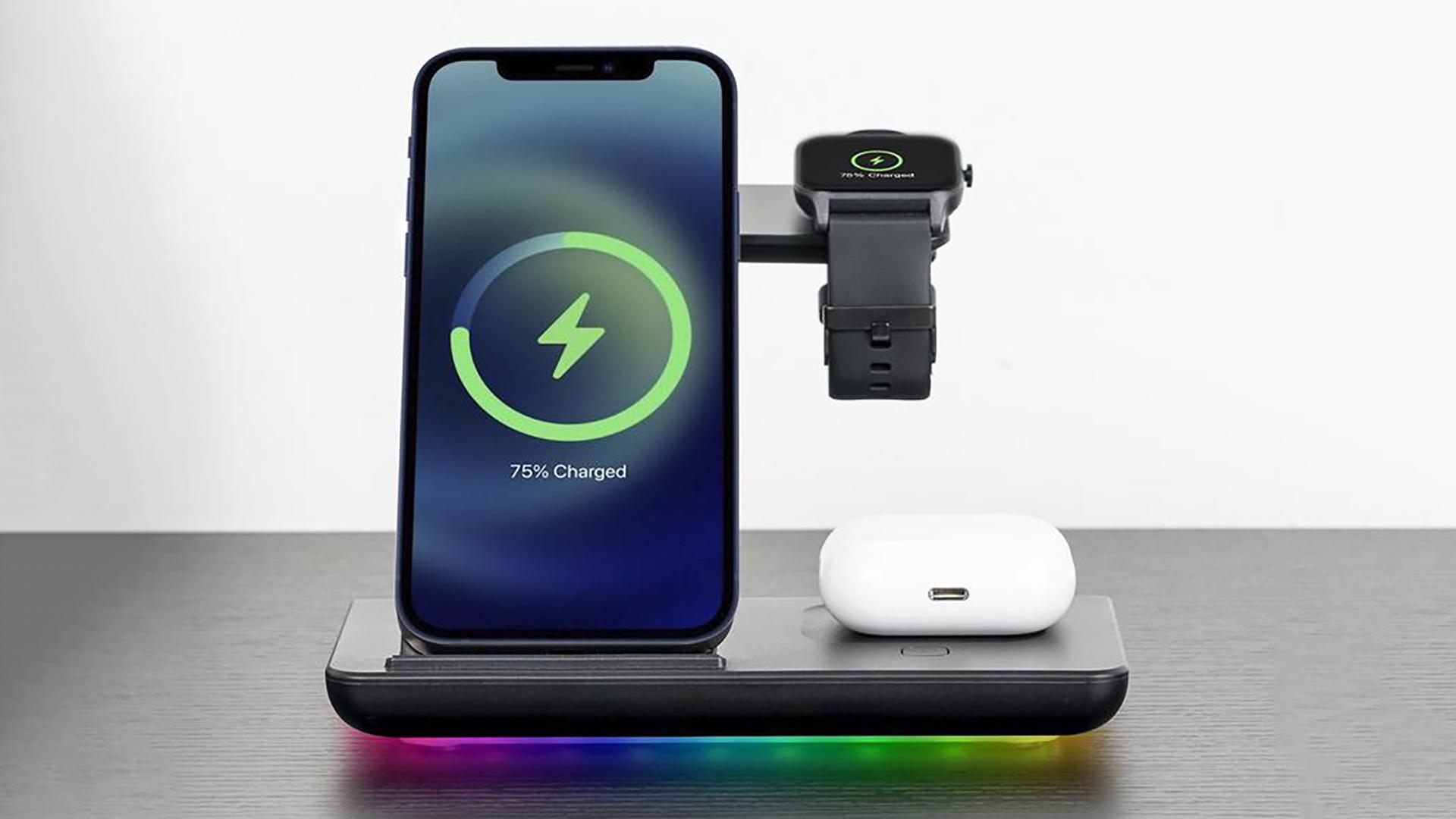Draadloze oplader Action: drie apparaten tegelijk opladen (€19,95)
