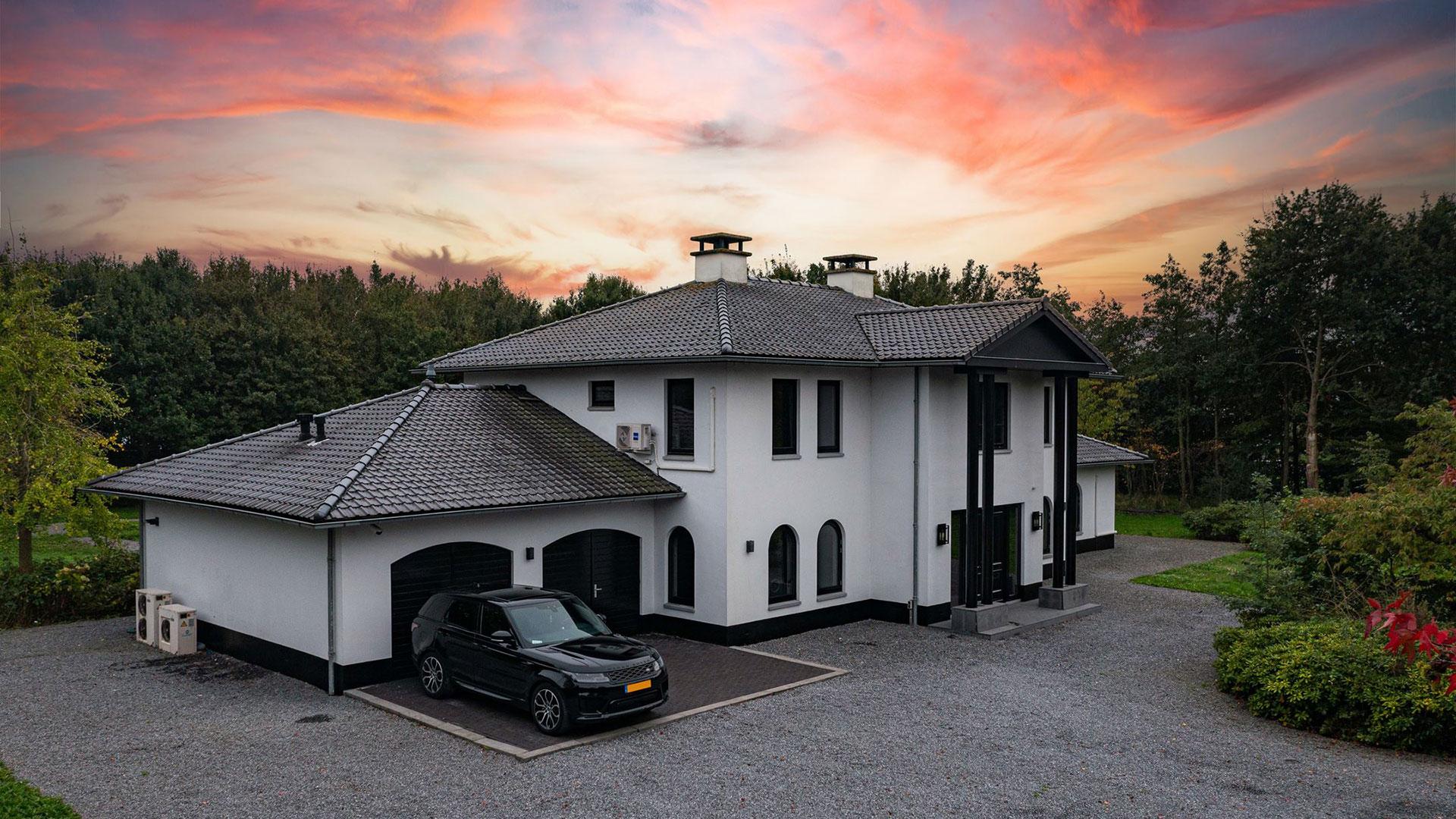 Rapper Boef verkoopt spectaculaire villa met flinke korting