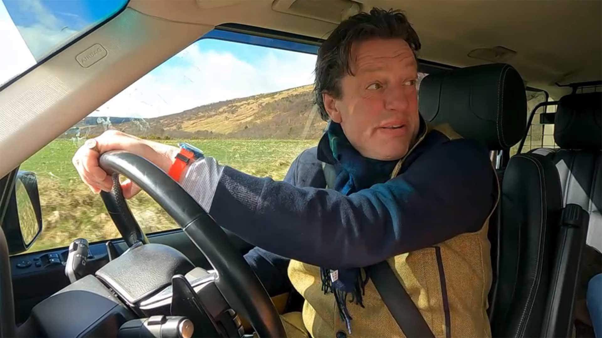 Robert Jan uit B&B Vol Liefde rijdt een flink dure Range Rover - JFK