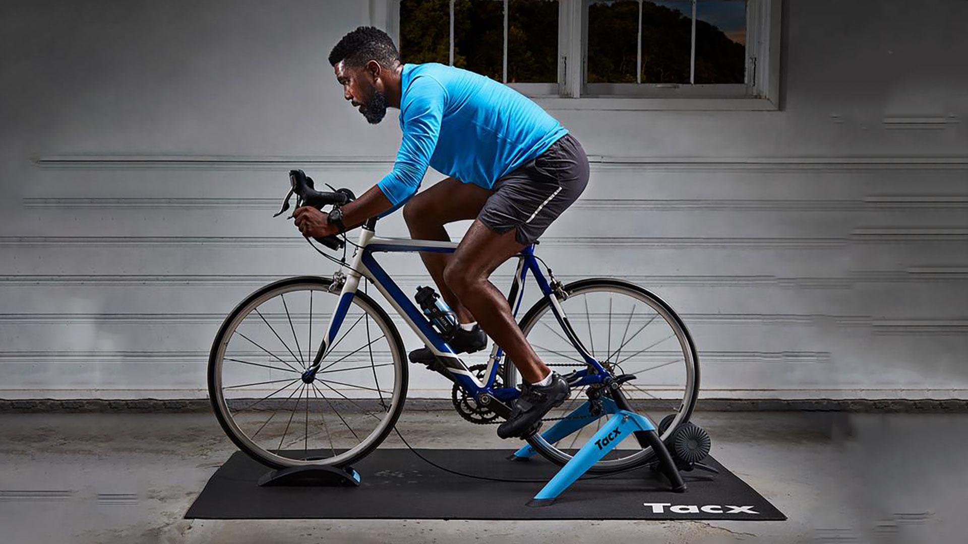Fietstrainer voor thuis van Action: goedkoop fit blijven in de winter