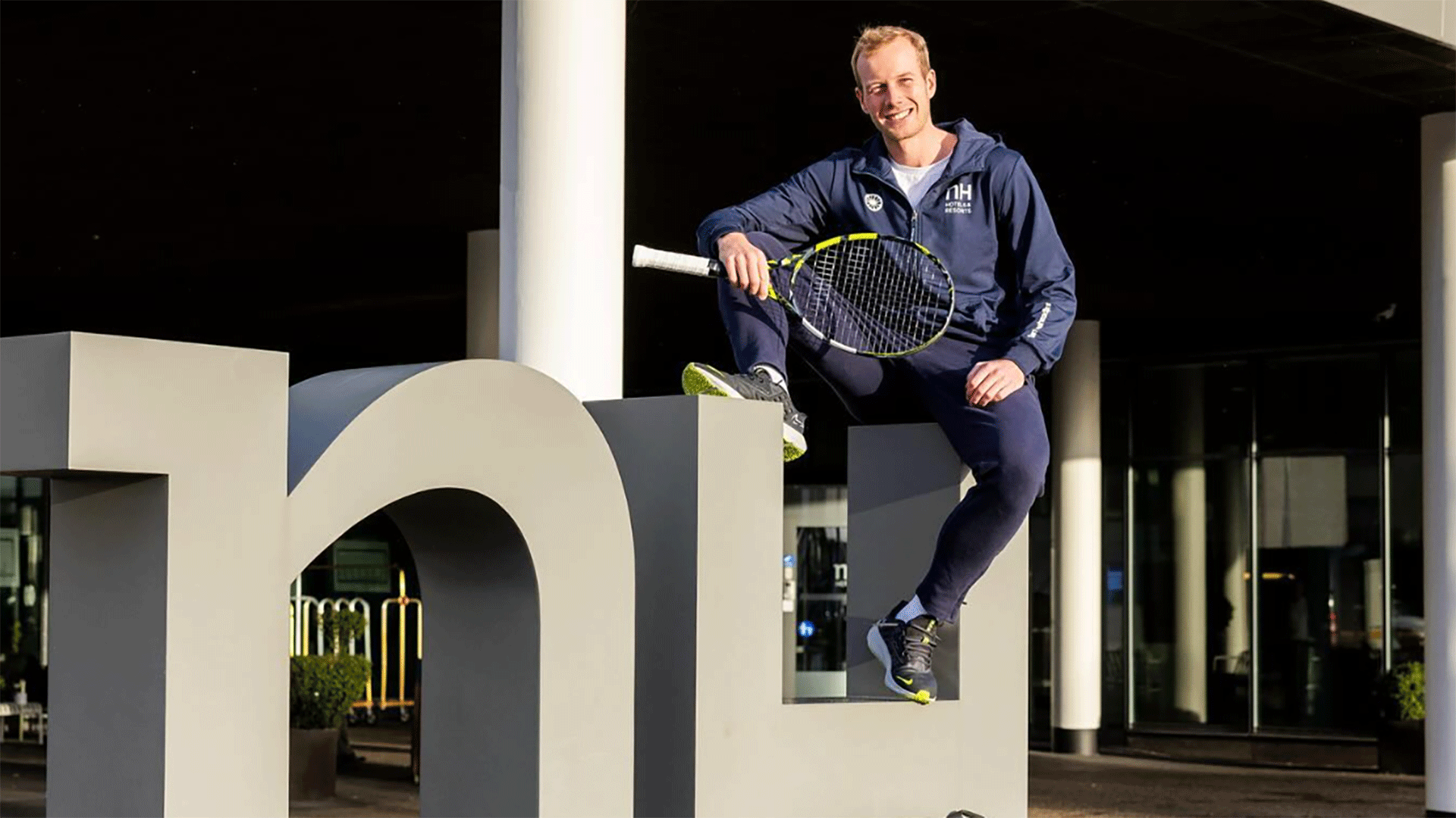 Botic van de Zandschulp tennist miljoenen bij elkaar - JFK