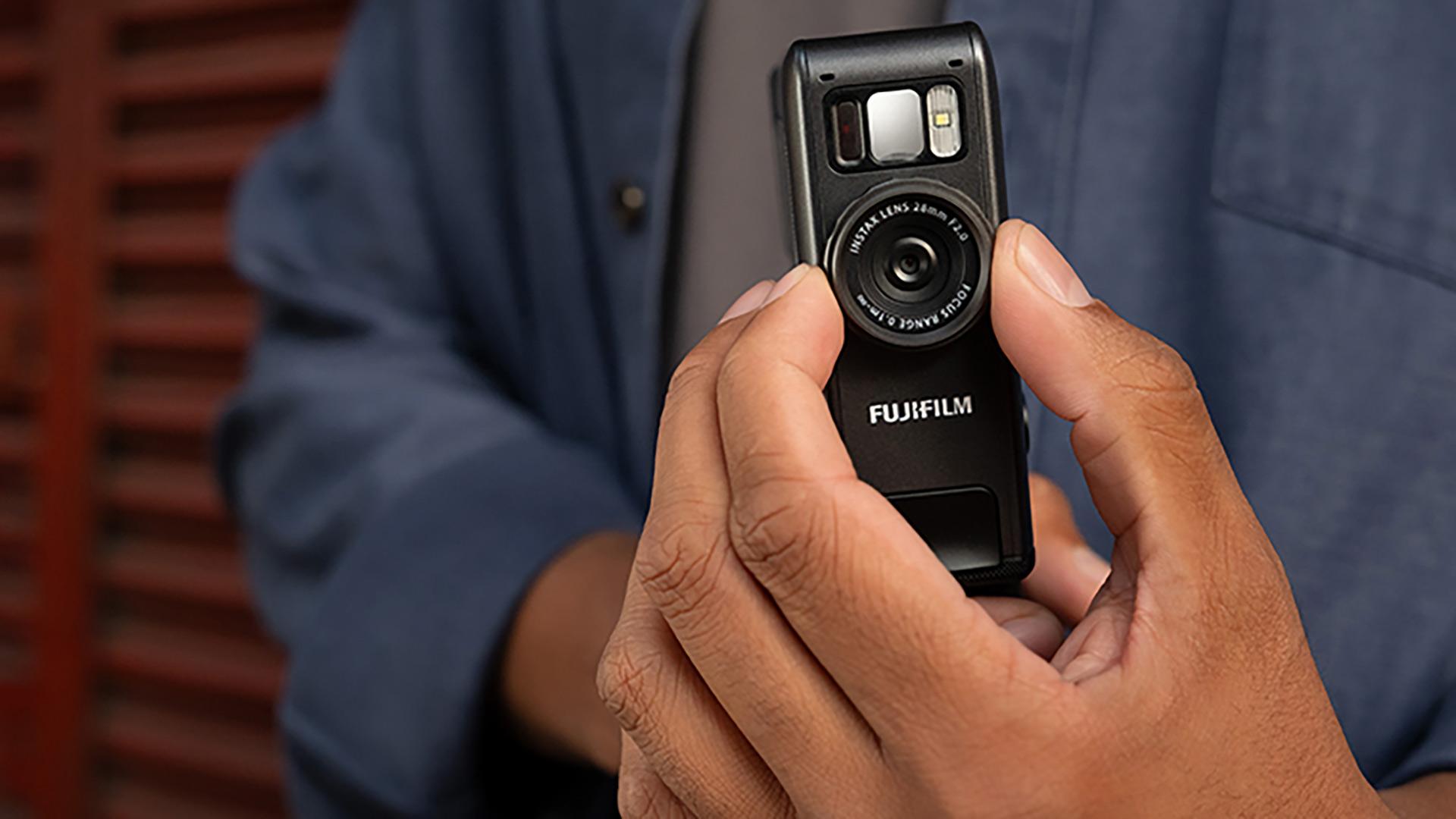 De Instax Mini Evo Cinema is je persoonlijke tijdmachine - JFK