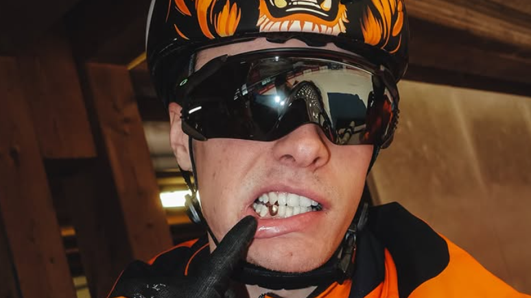 Het litteken van Jens van 't Wout laat zien hoe extreem shorttrack is - JFK