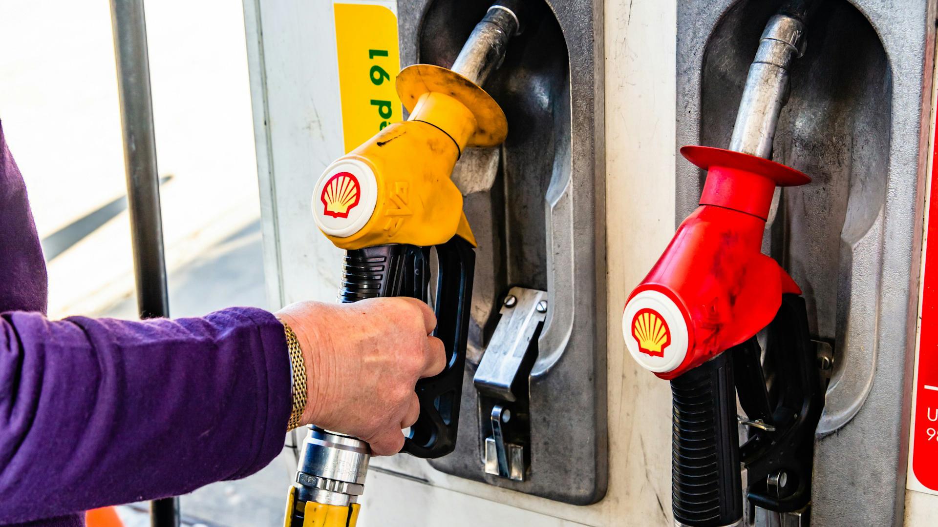 Hoeveel verdient de overheid aan benzine? (accijns en btw) - JFK