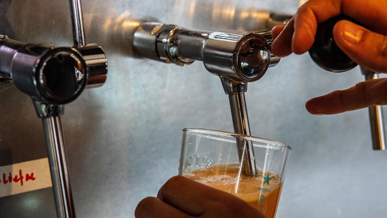 Lagerwal opent zijn deuren: moderne biertuin in Amsterdam Noord