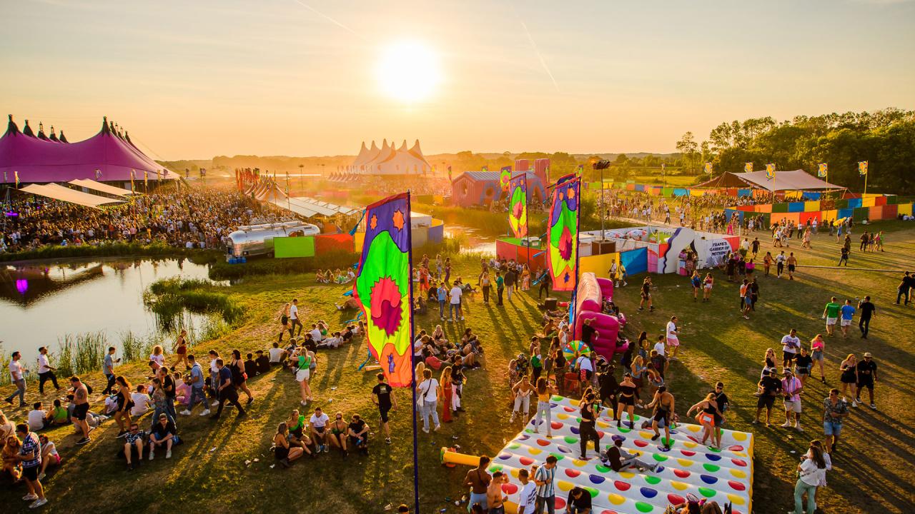 elrow Town festival is een kleurrijk spektakel - JFK
