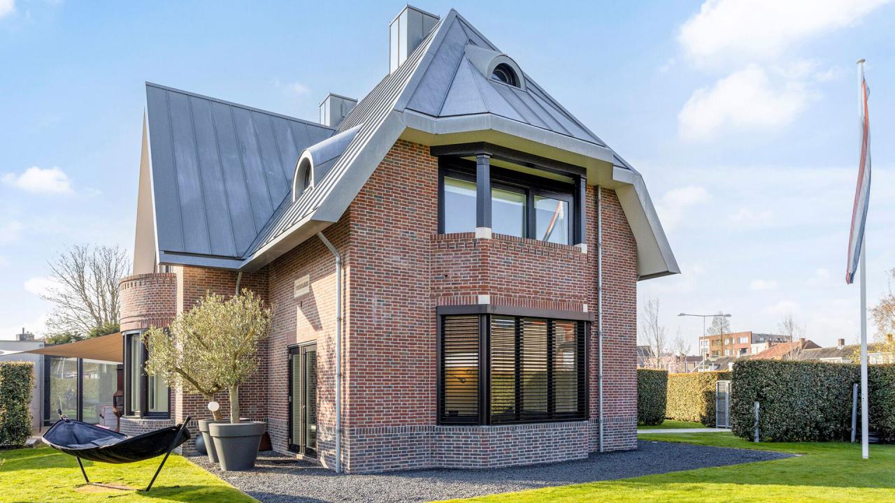 Modern kasteel met veel lichtinval en verrassingen te koop (Funda)