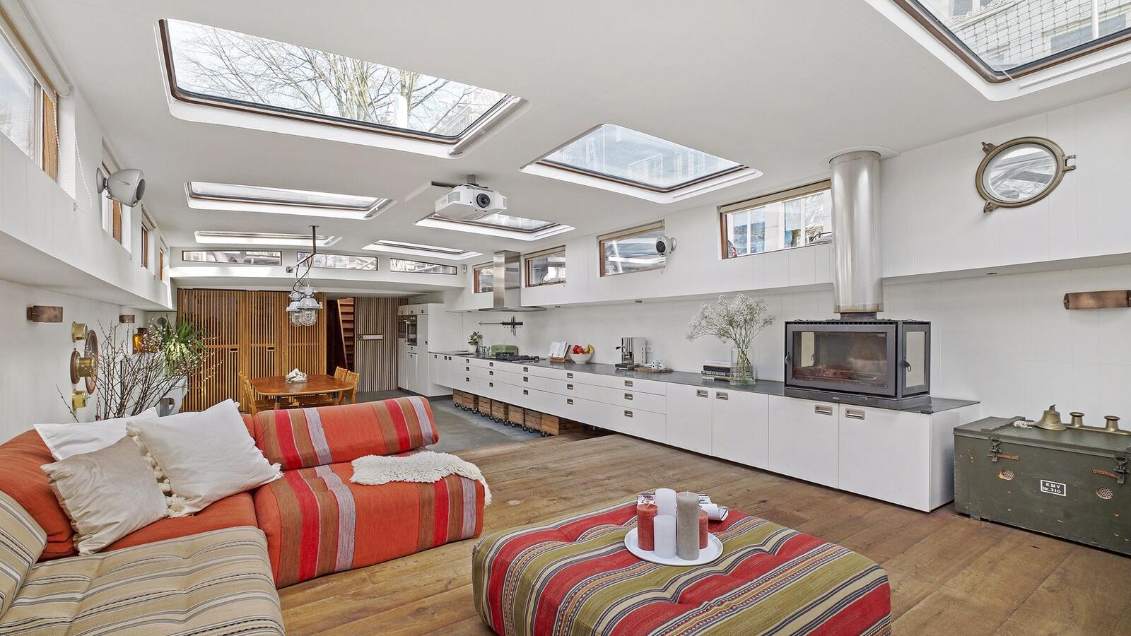 Te koop: moderne woonboot in Amsterdam Centrum - JFK