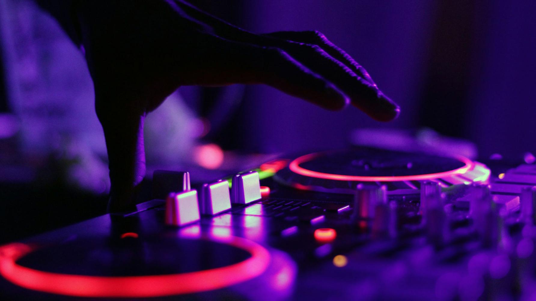 Wie is de rijkste DJ van Nederland? - JFK