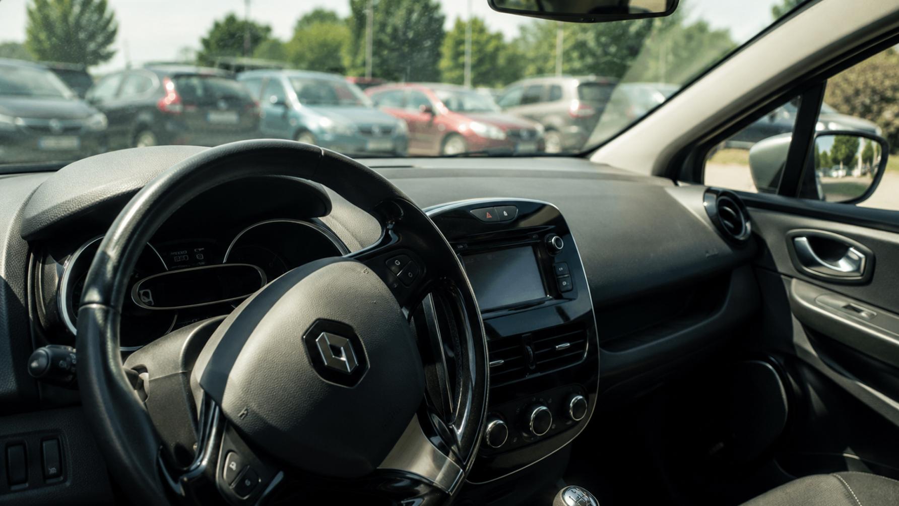 Auto koelen op warme dagen? Zo heet wordt je auto in de zon écht - JFK