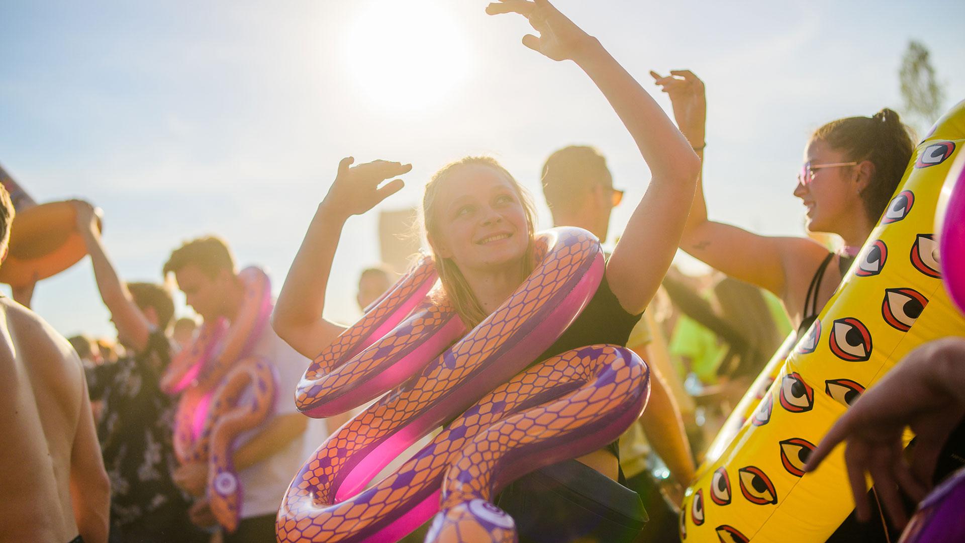 elrow Town festival is een kleurrijk spektakel - JFK