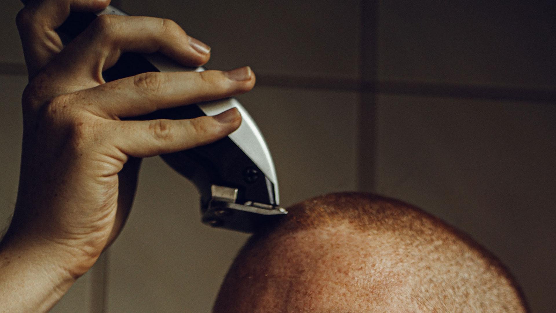 Zelf je haar millimeteren? Zo doe je dat (video) - JFK