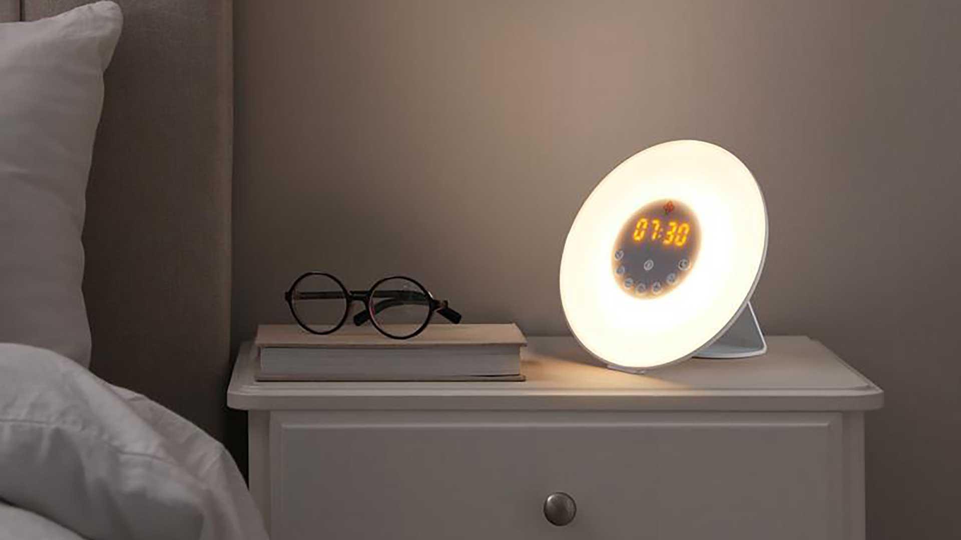 Wake-up light wekker van Action laat je altijd op tijd komen - JFK