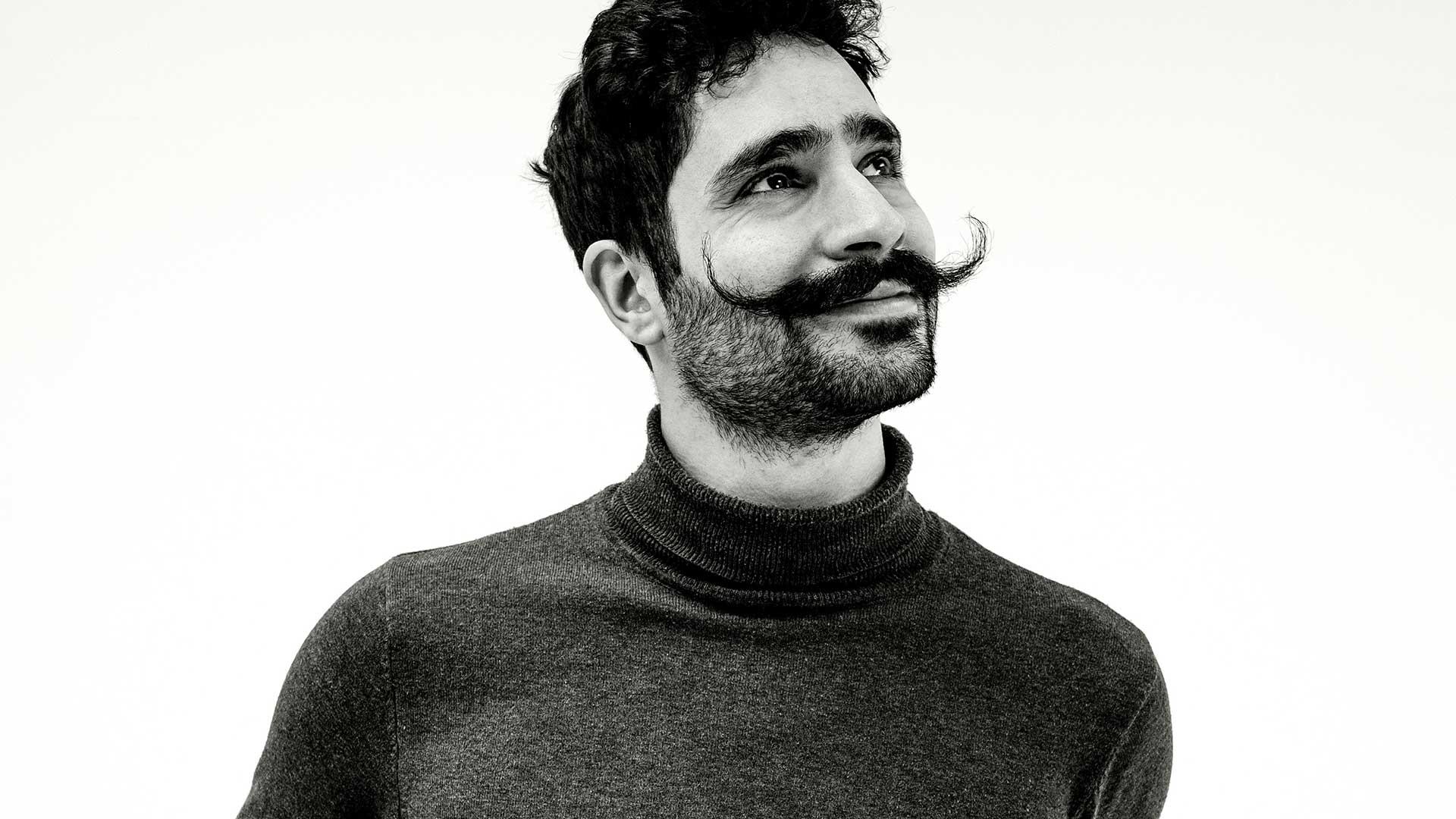 Snor in model houden: barman Alejandro deelt zijn geheime truc - JFK