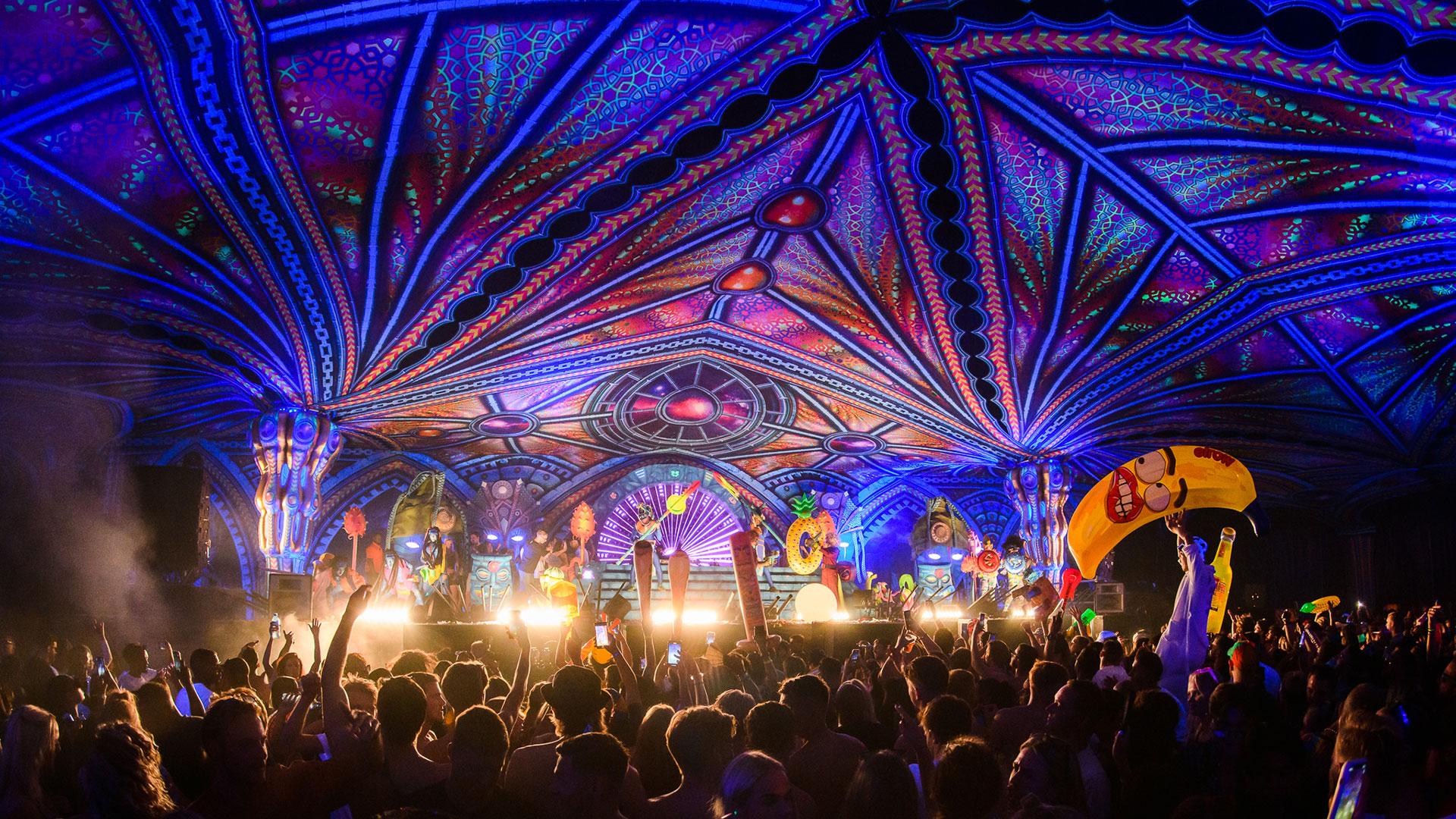 elrow Town festival is een kleurrijk spektakel - JFK