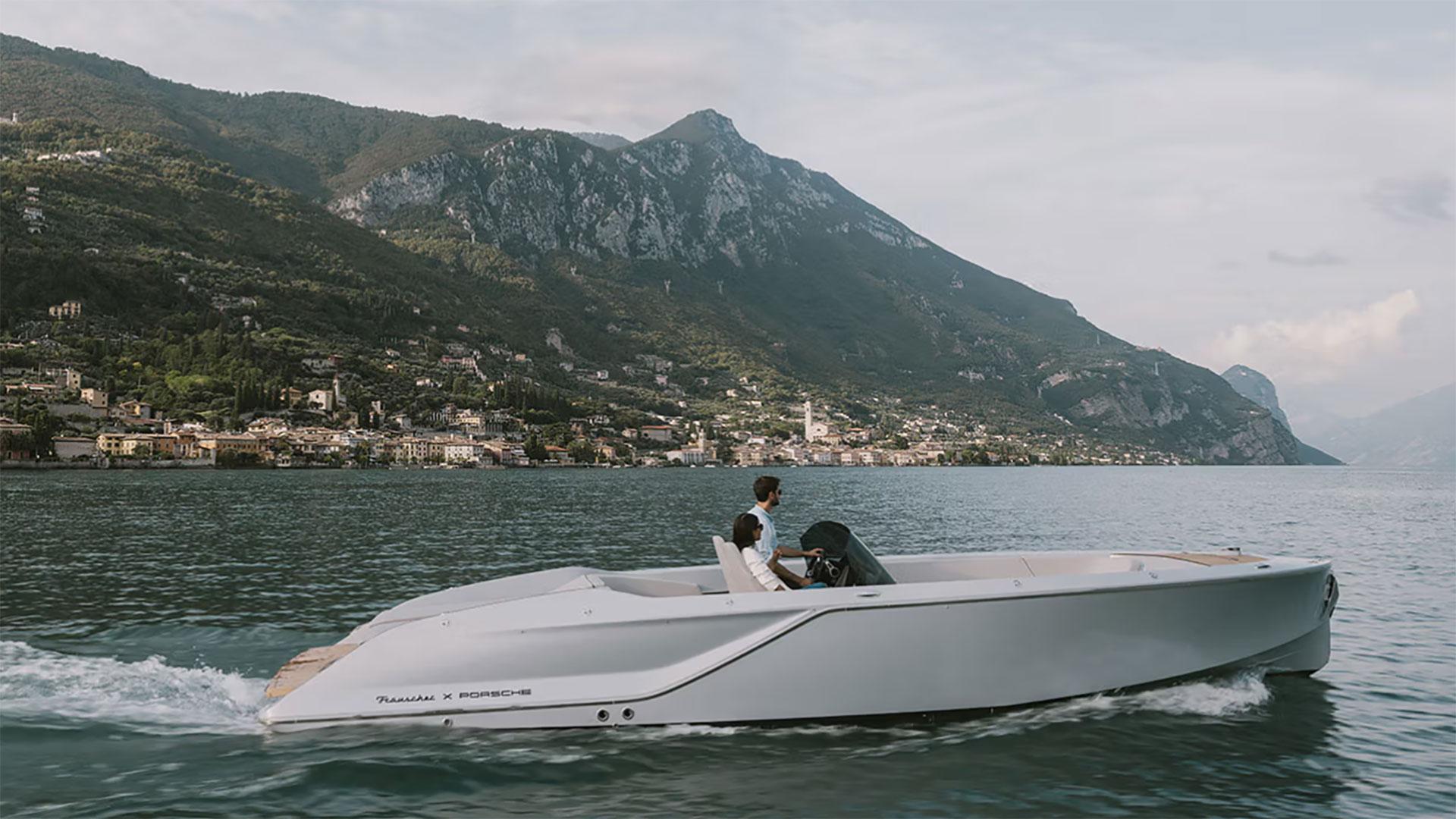 Supersnelle elektrische boot van Porsche domineert de golven