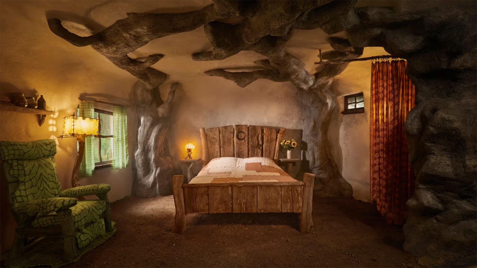 Je kunt nu een nacht doorbrengen in het huis van Shrek (Airbnb)
