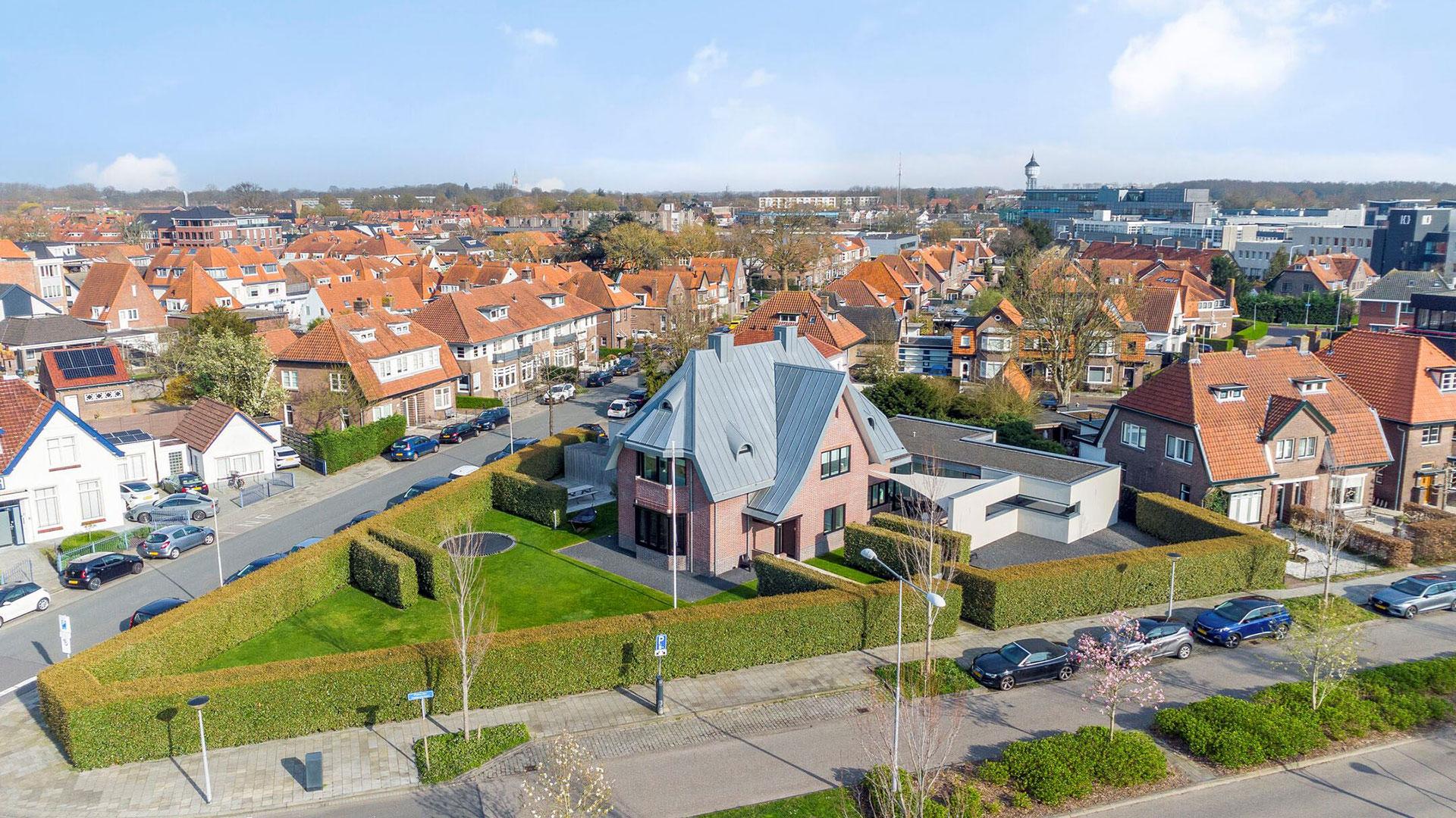 Modern kasteel met veel lichtinval en verrassingen te koop (Funda)