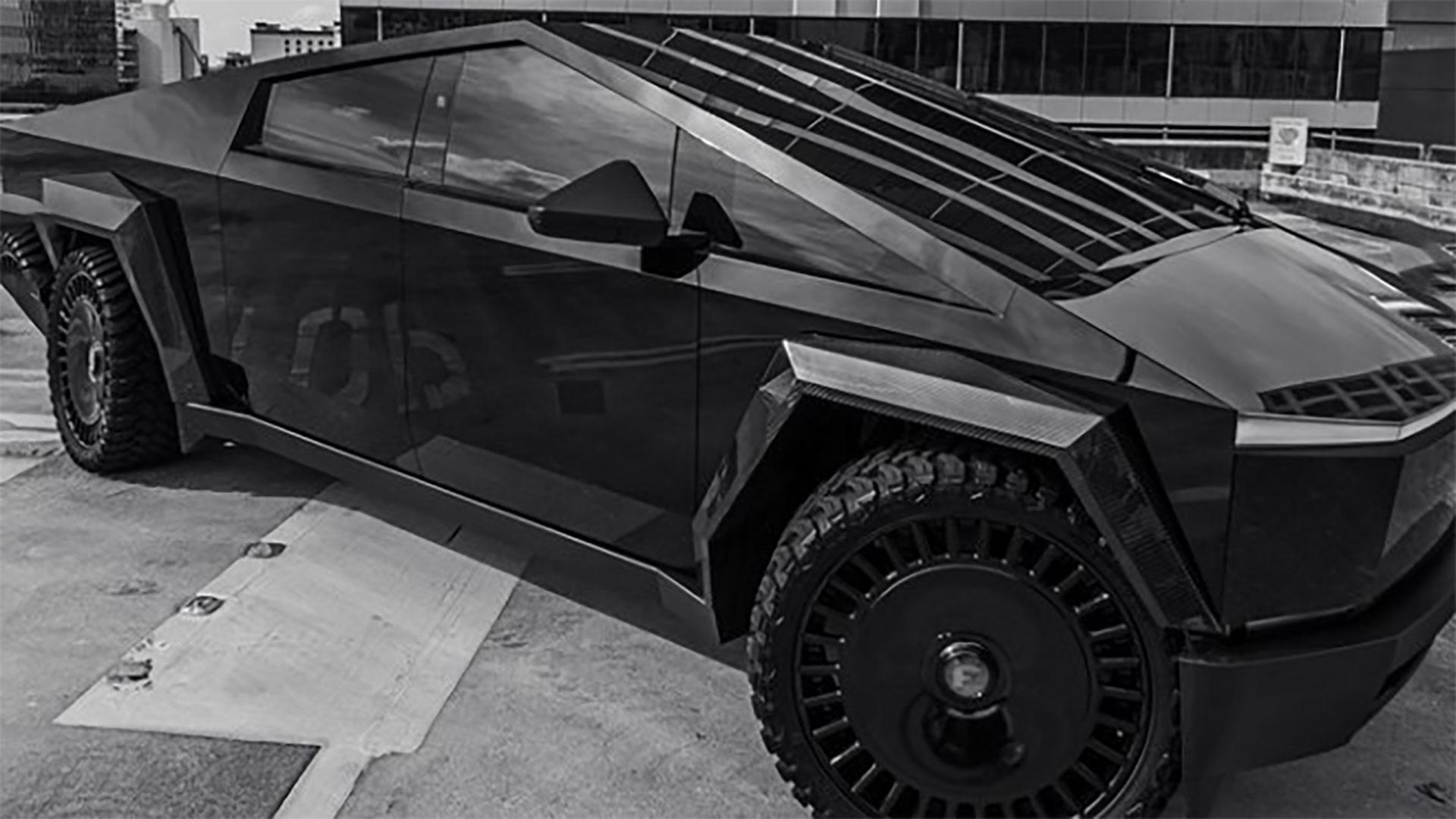 Shaq trakteert zichzelf op héél bijzondere Cybertruck (widebody)