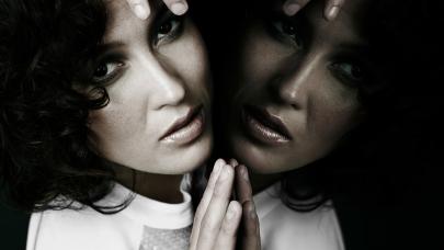 Katja Schuurman schittert in JFK 100 met shoot en interview - JFK