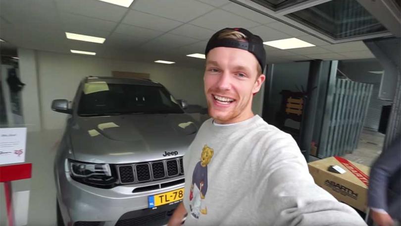 Dit zijn alle auto's van Enzo Knol - JFK