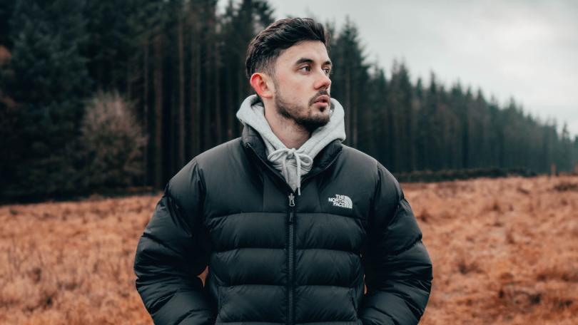 Het matje is terug: waar komt het iconische kapsel vandaan? - JFK