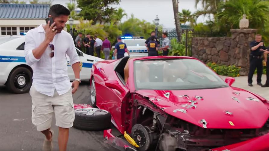 Ferrari 488 Spider overhoop geschoten in Magnum P.I. - JFK