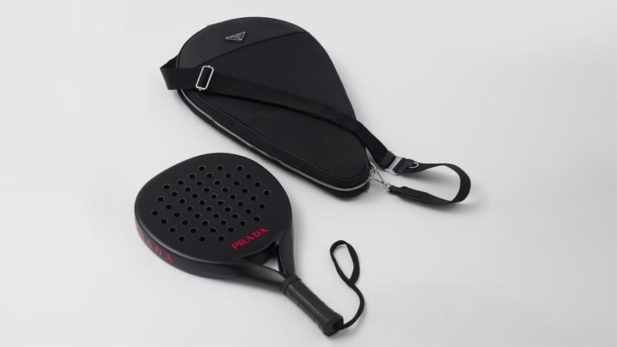 Met dit padelracket van Prada steel jij de show op de padelbaan - JFK