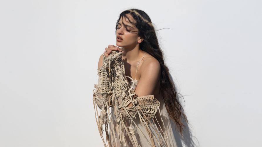Rosalía heelt de wereld met haar nieuwe album Lux (review) - JFK