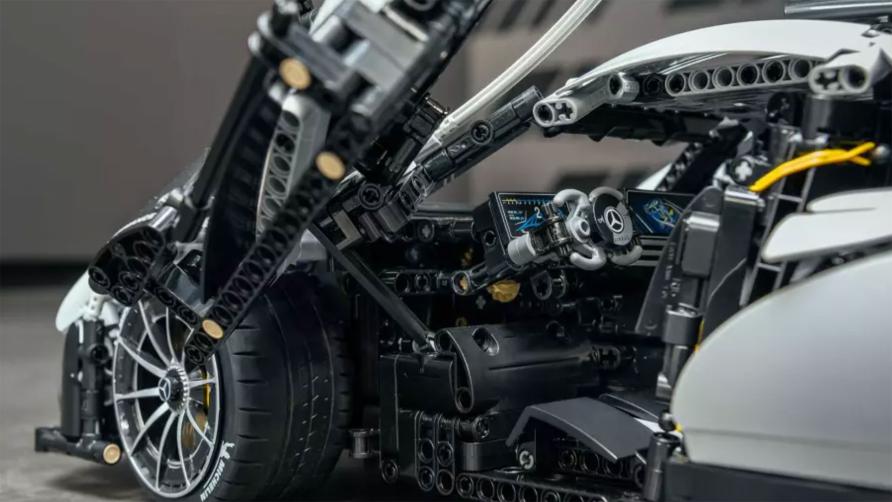 Schaalmodel van Mercedes AMG One (op afstand bestuurbaar)