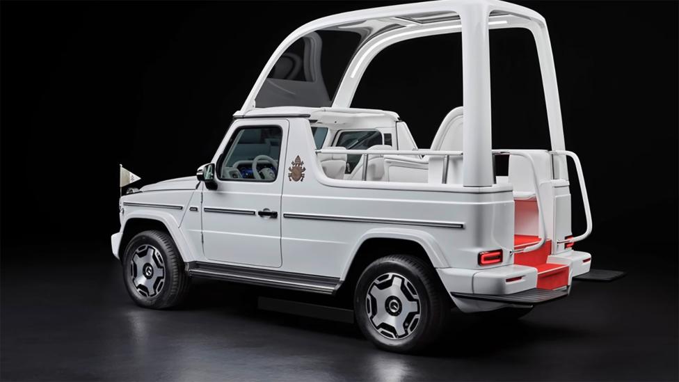 Nieuwe pausmobiel is dikke Mercedes G 580e: 'The White Knight'