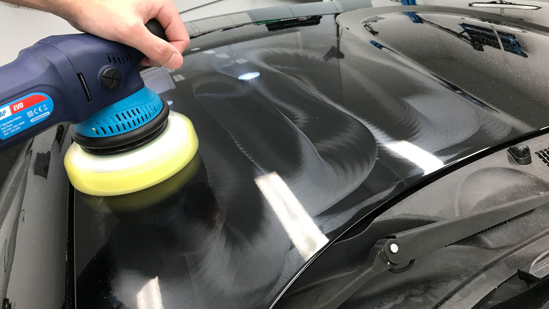 Zelf je auto polijsten. Hoe doe je dat? Wat is het risico? - TopGear