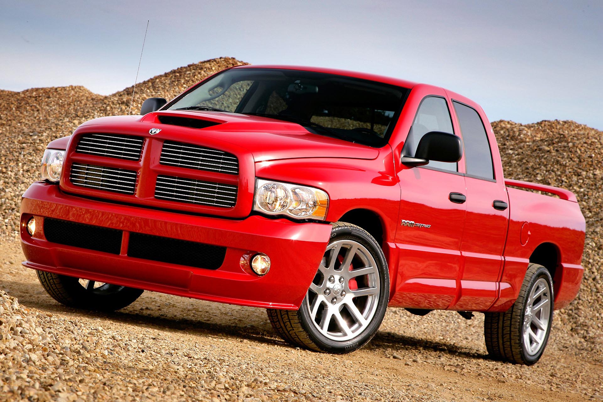 Dit zijn negen zeer verstandige auto's met knotsgekke motoren - TopGear