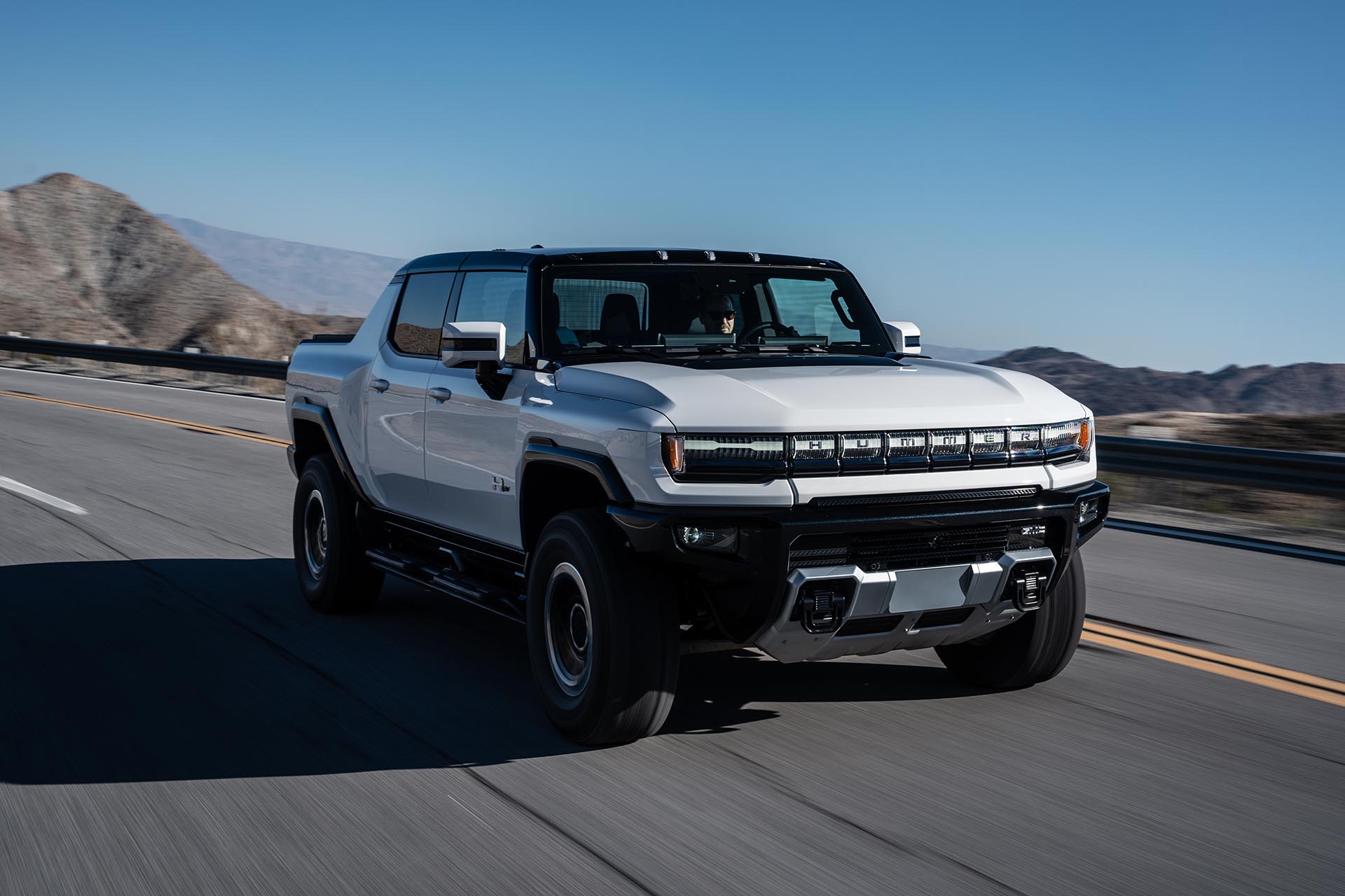 Waarom de GMC Hummer EV de meest overdadige EV van 2023 is - TG