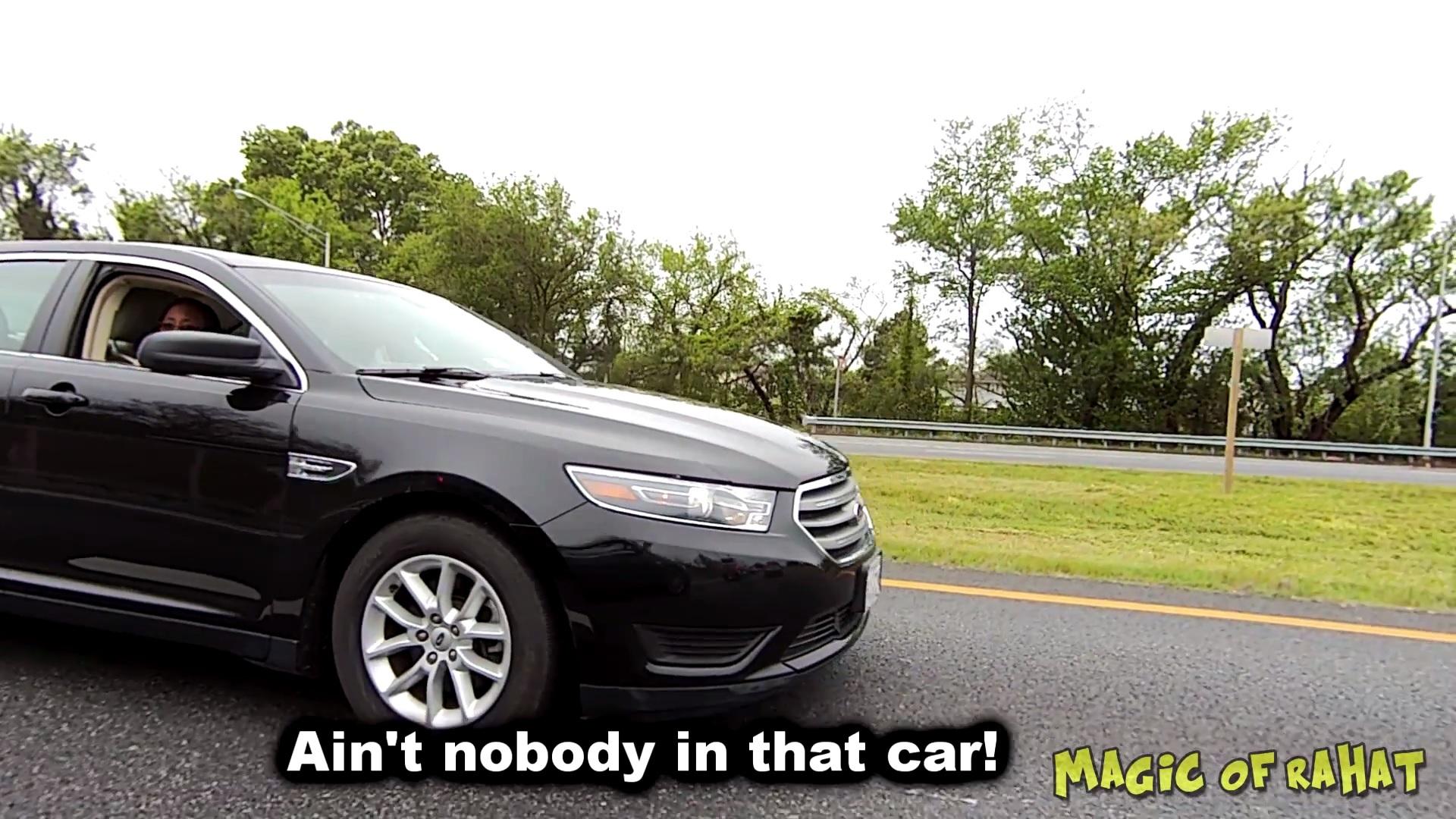 Check hoe mensen gek worden door een Tesla Autopilot prank - TopGear