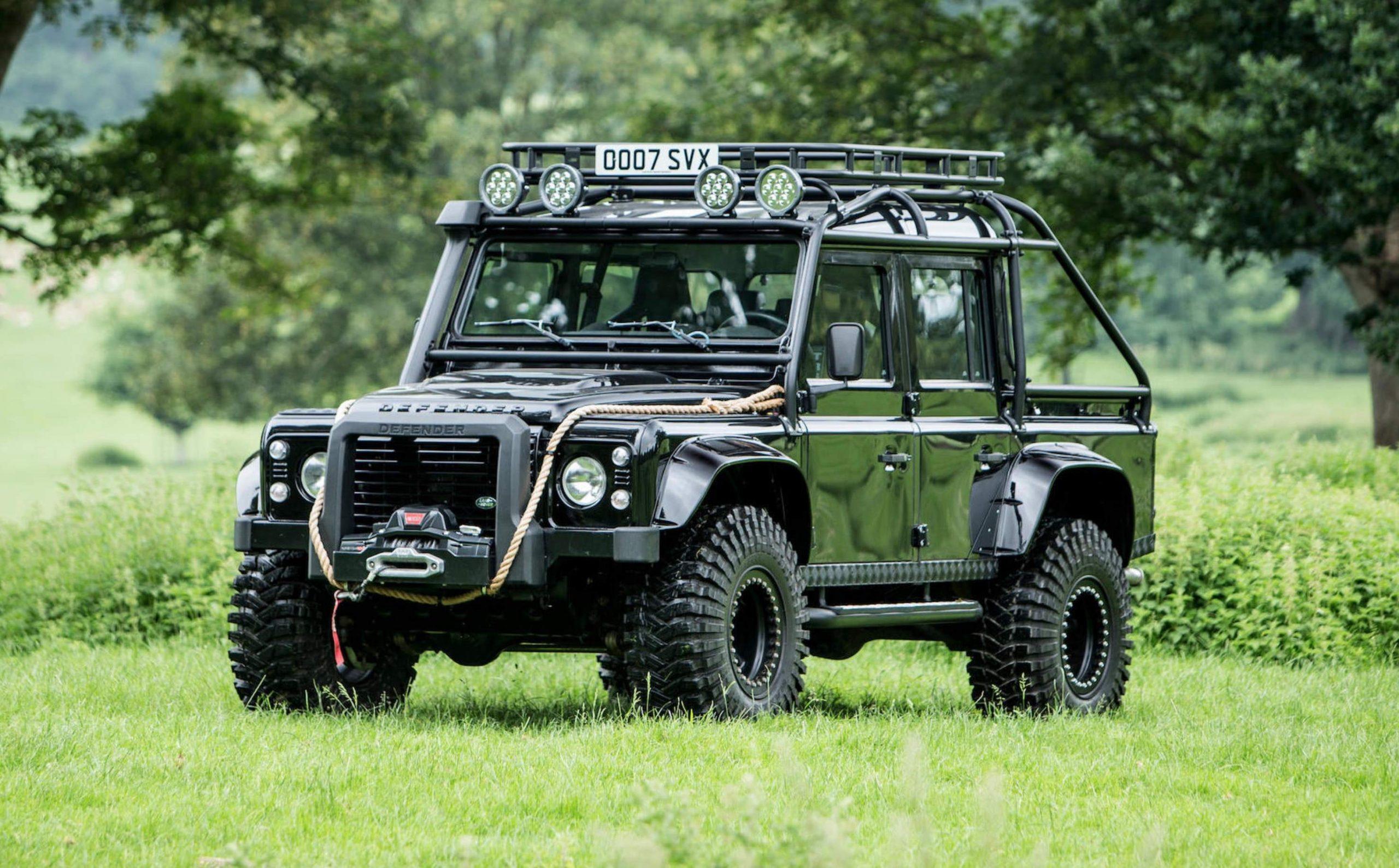 Originele LaRo Defender uit Spectre kan van jou zijn - TopGear Nederland
