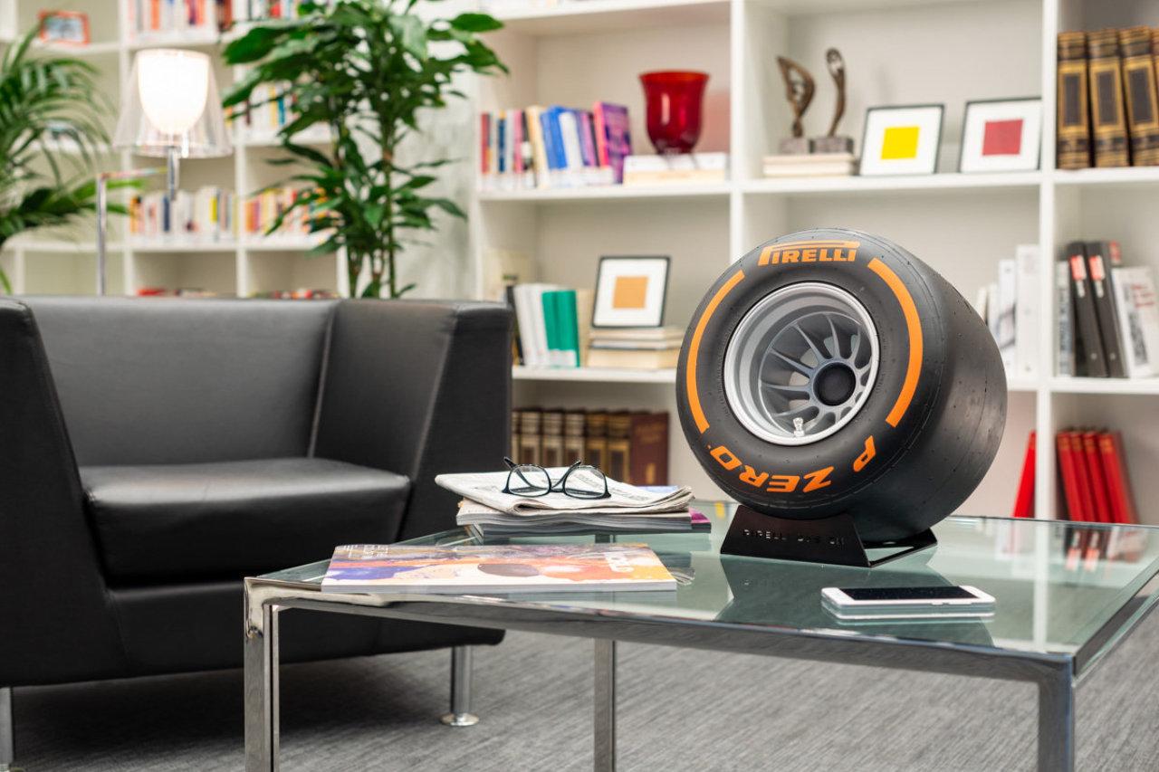 Pirelli-speaker pompt superhard (of ultrasoft) - TopGear Nederland
