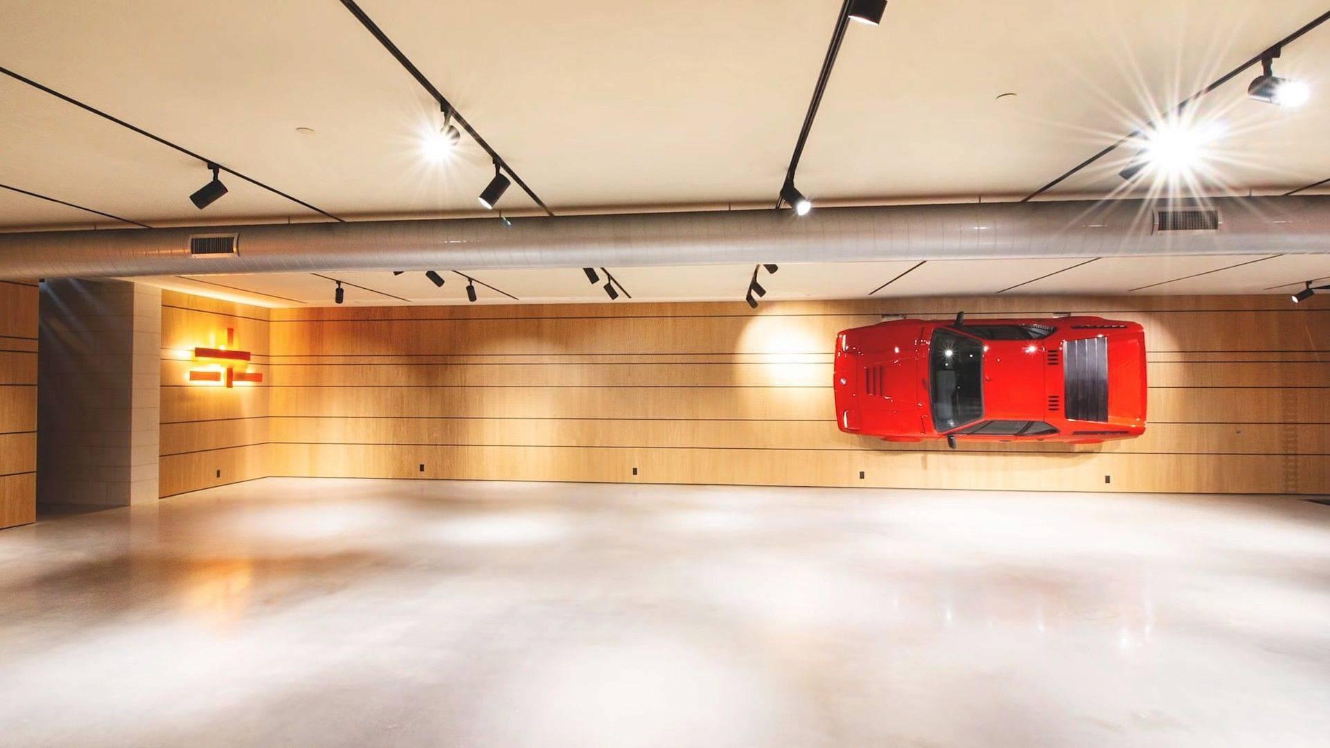 BMW M1 aan de muur van zijn garage - TopGear Nederland