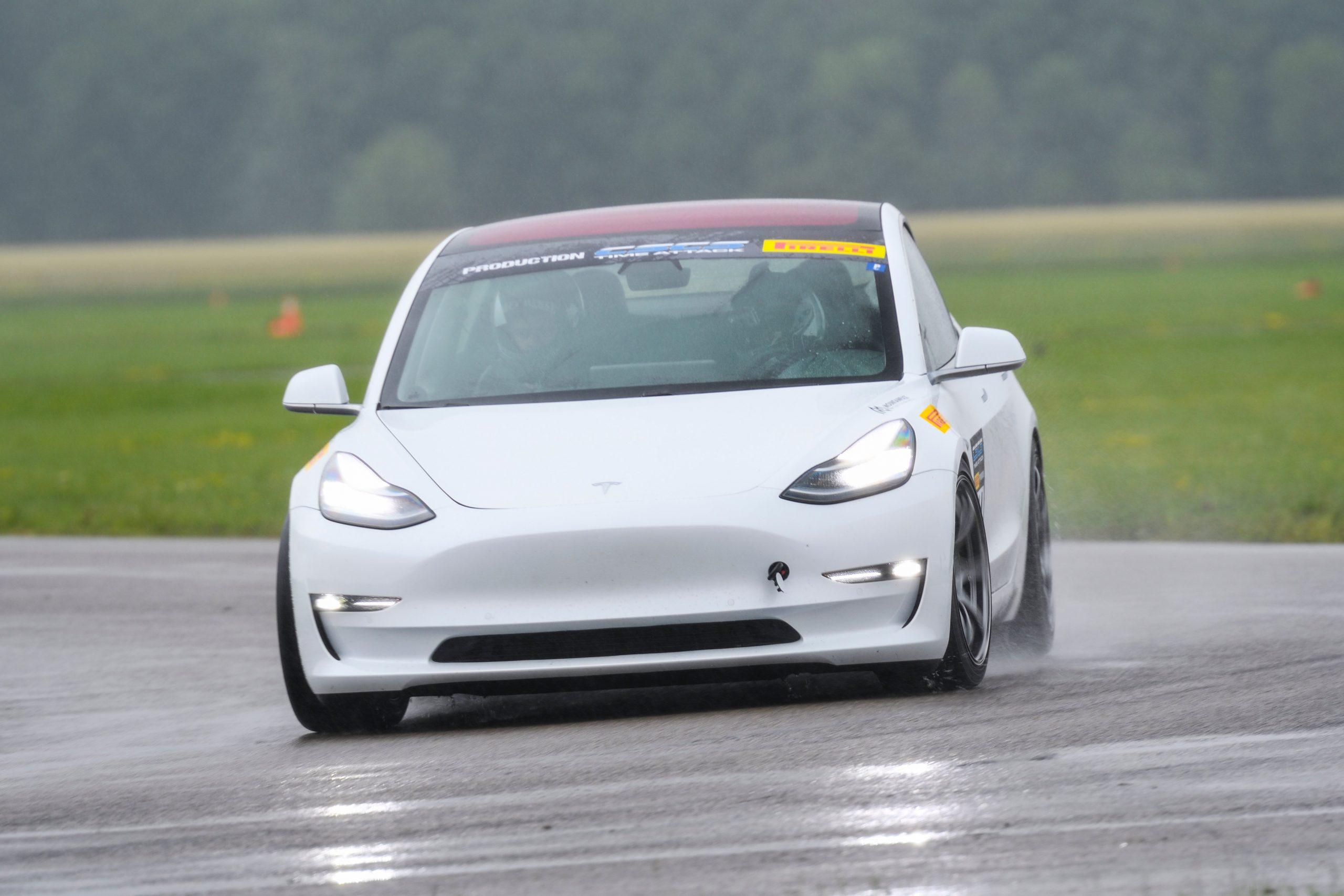 Tesla Model 3 blijkt zeer potente drift- en raceauto - TopGear Nederland