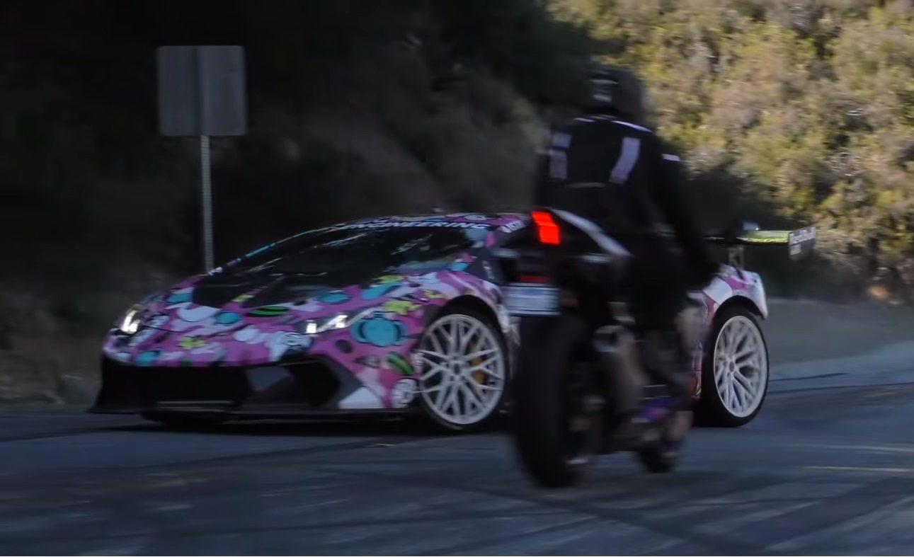 Lambo-vlogger Alex Choi schept bijna motorrijder - TopGear