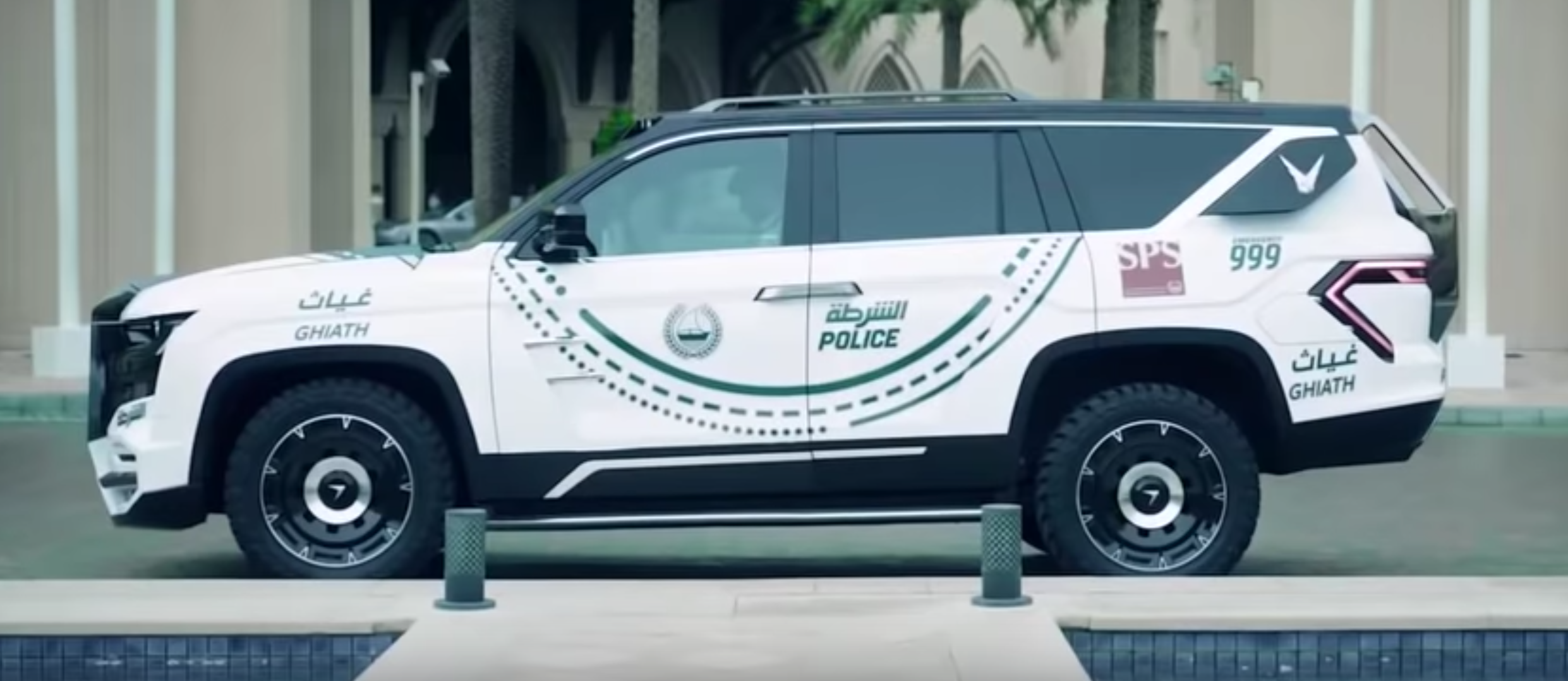 W Motors Ghiath is een enorme politie-SUV - TopGear Nederland