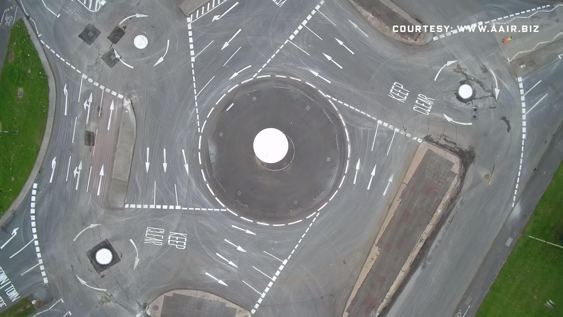 Dit is de lastigste rotonde ter wereld - TopGear Nederland