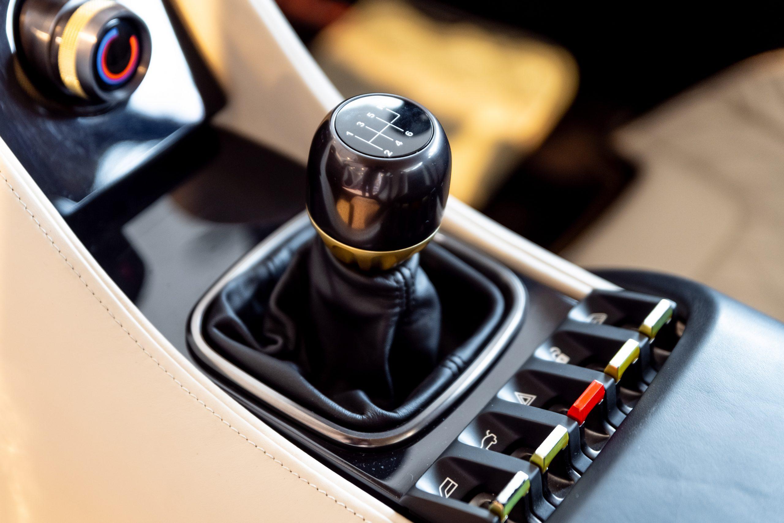 Versnelling overslaan bij schakelen? (Met een handbak) - TopGear