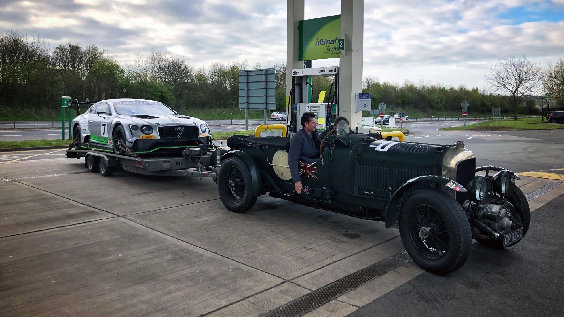 Bentley Blower uit 1931 vervoert Continental GT3 - TopGear Nederland